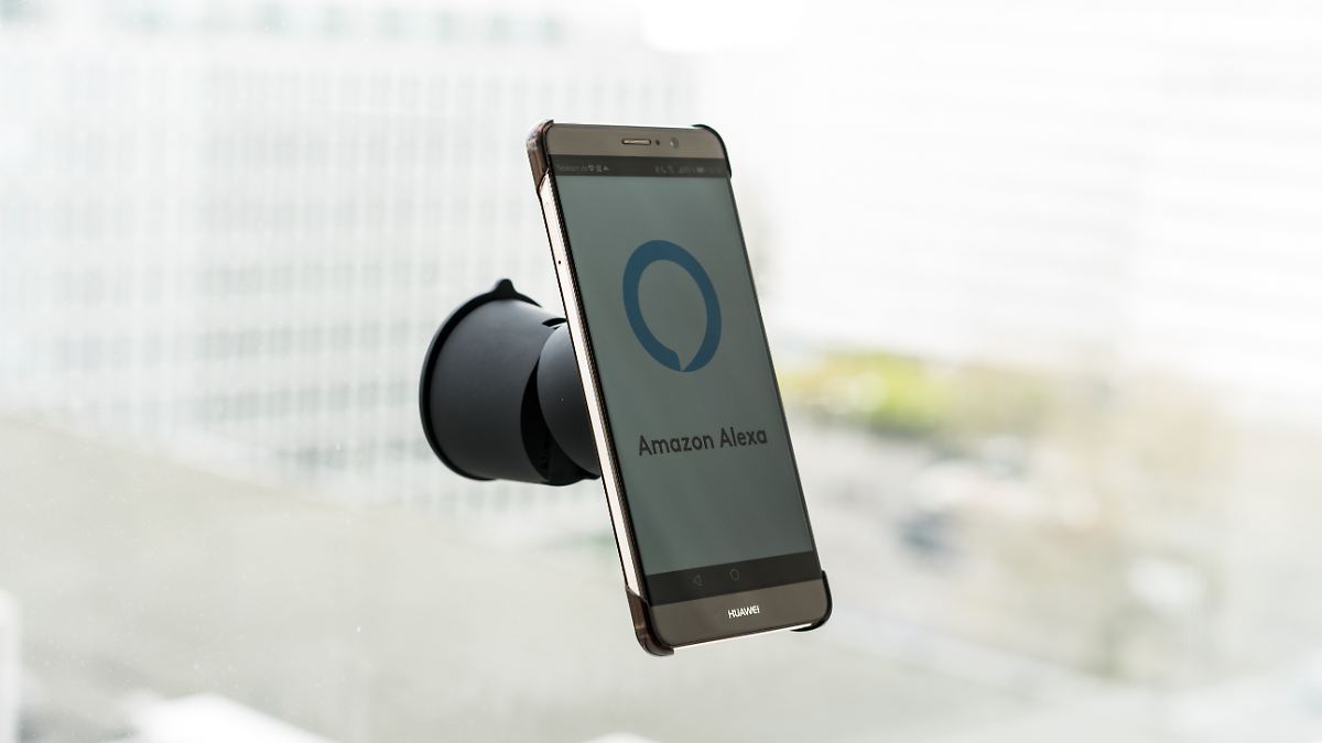 Logitech ZeroTouch im Test: Smartphone-Halterung bringt Alexa ins Auto ...