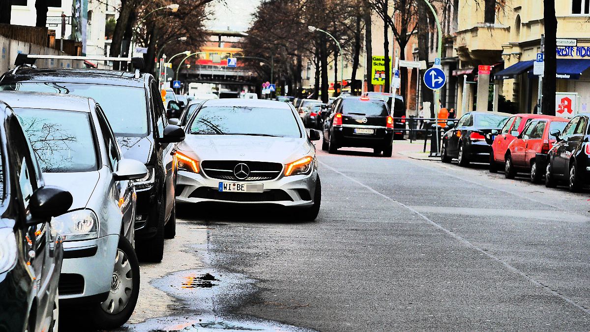 Fahrbahn In Zweiter Reihe