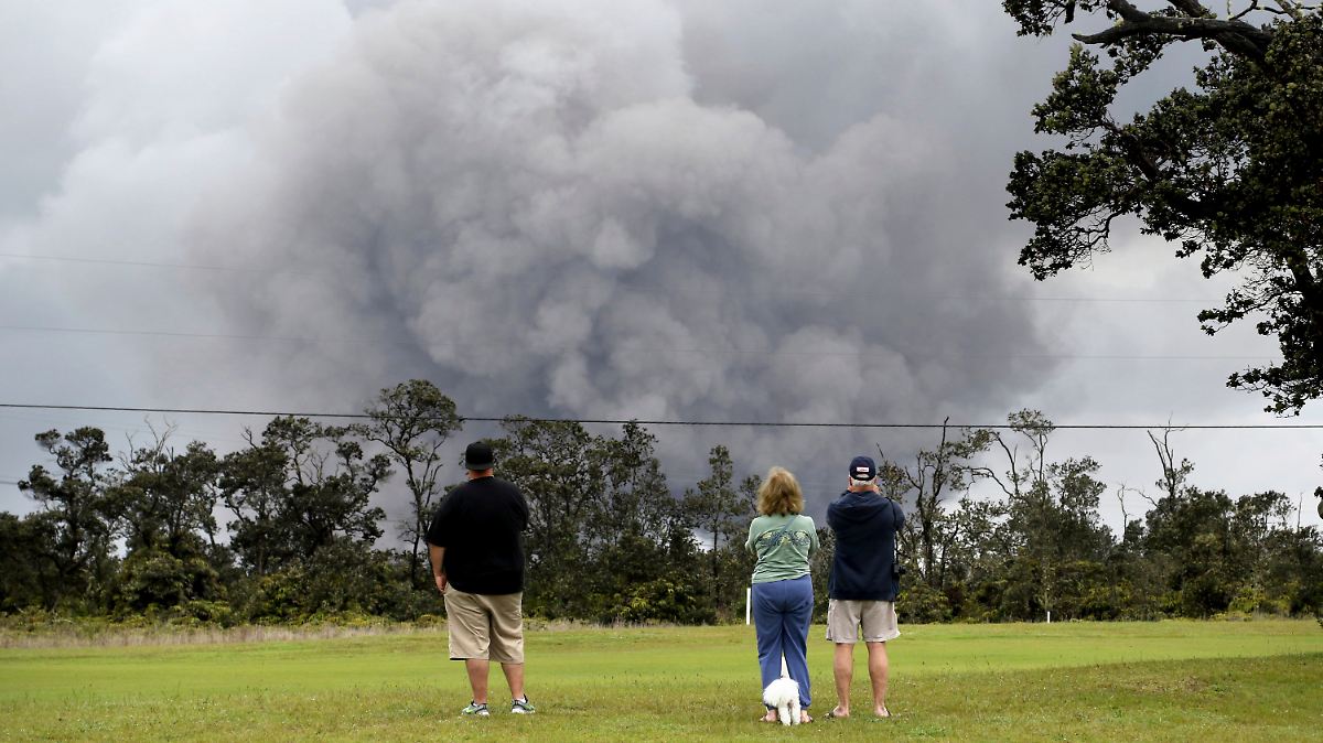 "Lage sehr dynamisch": Hawaii-Vulkan lässt weniger Asche regnen - n-tv.de