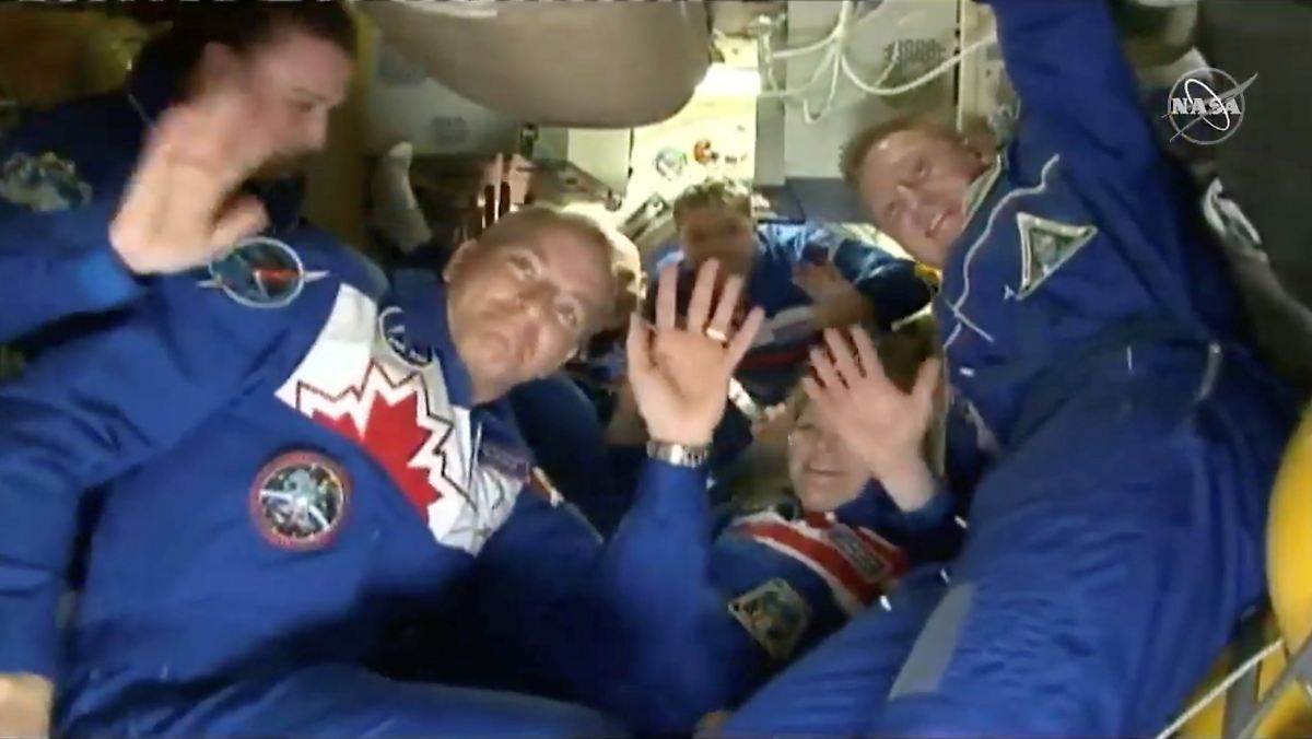 Zwei Monate nach Sojus-Fehlstart: Ablösung für Alexander Gerst erreicht ...