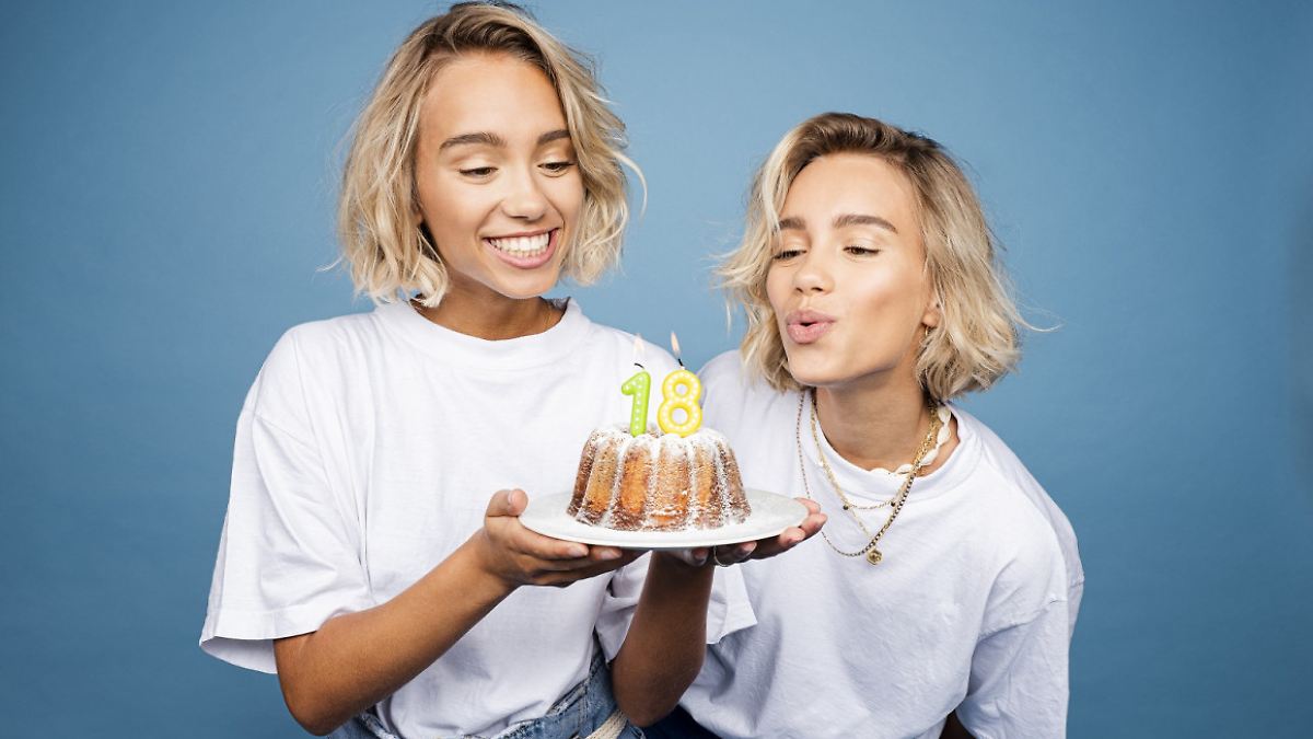 An ihren Lippen kleben Millionen: Lisa und Lena sind 18 - n-tv.de