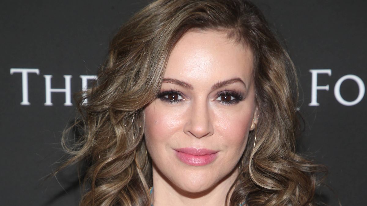 Nach Corona-Infektion: Alyssa Milano schockiert mit Haarverlust - n-tv.de