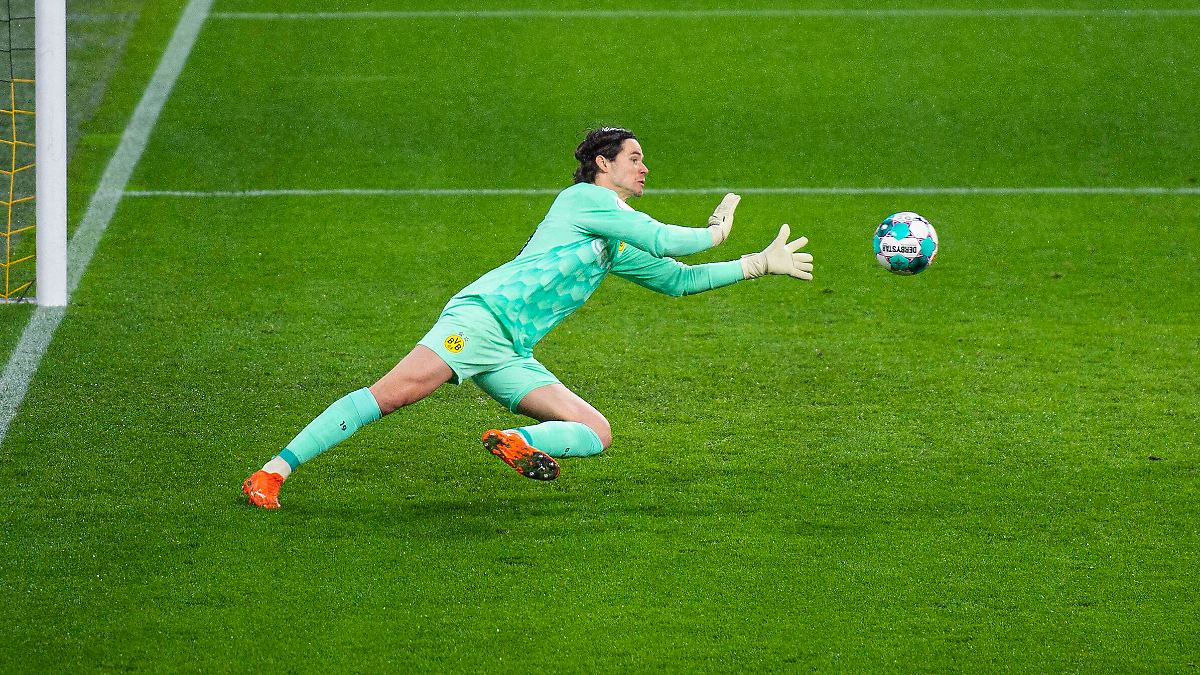 Streichs erstaunliche Premiere: Aussetzer von Hitz, BVB patzt schon ...