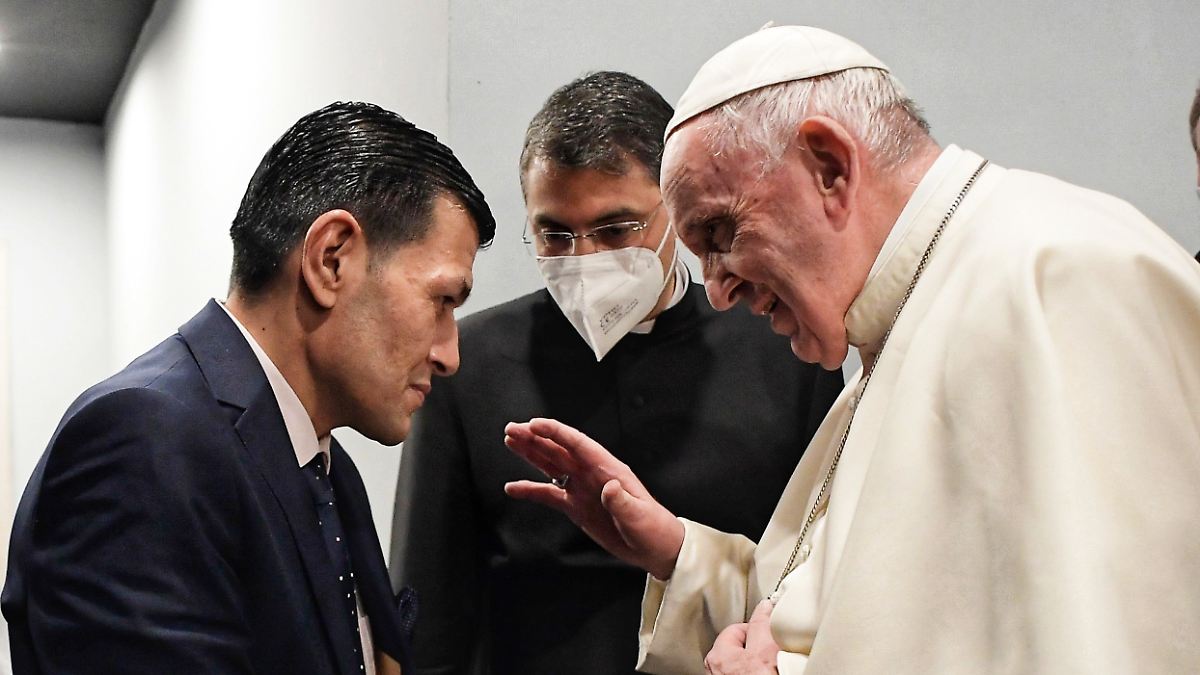 Der Tag: Irak-Besuch: Papst spendet Vater von totem Flüchtlingsjungen ...