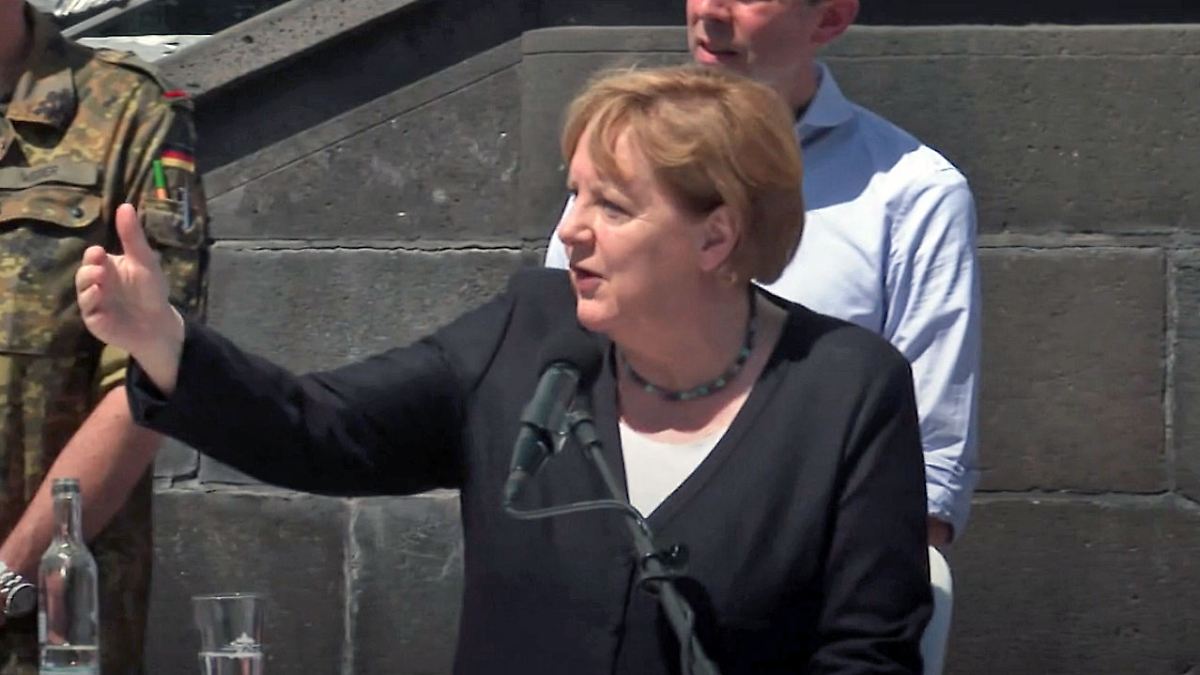 "Hallo? Könnten Sie bitte zuhören?": Merkel rüffelt Reporterin bei ...
