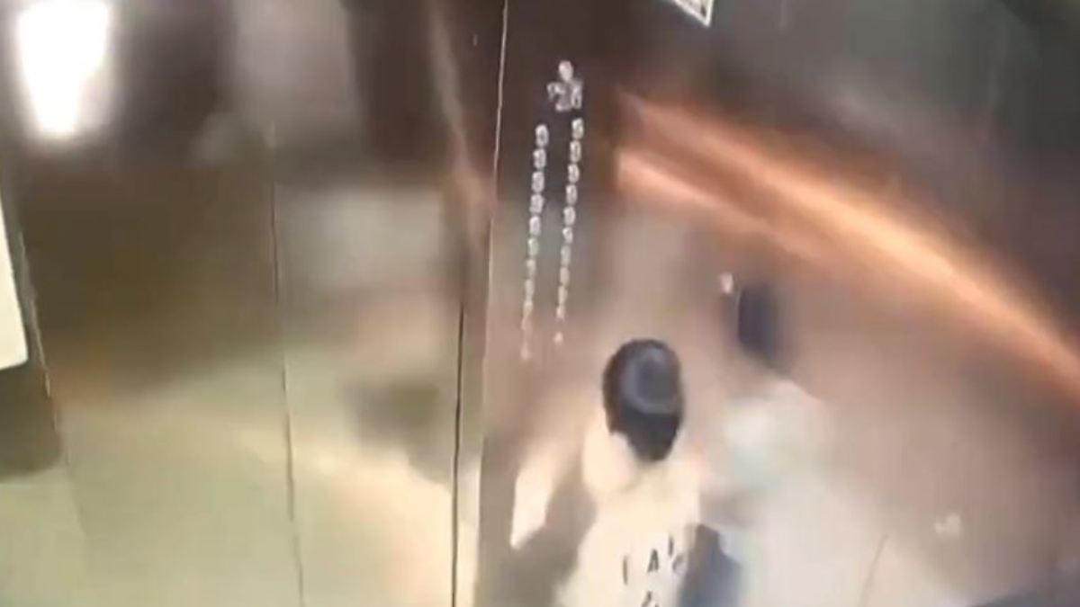 Kaum zu glauben, aber wahr: Junge pinkelt in Aufzug - sein "Klo ...