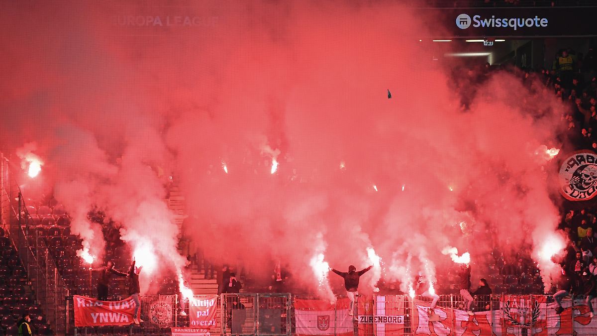 Bengalo-Chaos im Antwerpen-Block: Böllerangriff stört Frankfurts EL ...