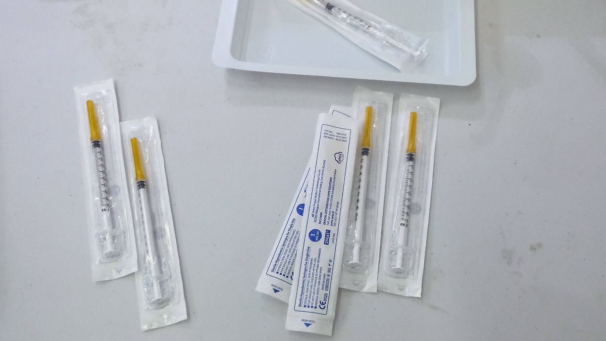 Zuschauer fragen Experten: Können auch Totimpfstoffe an Omikron ...