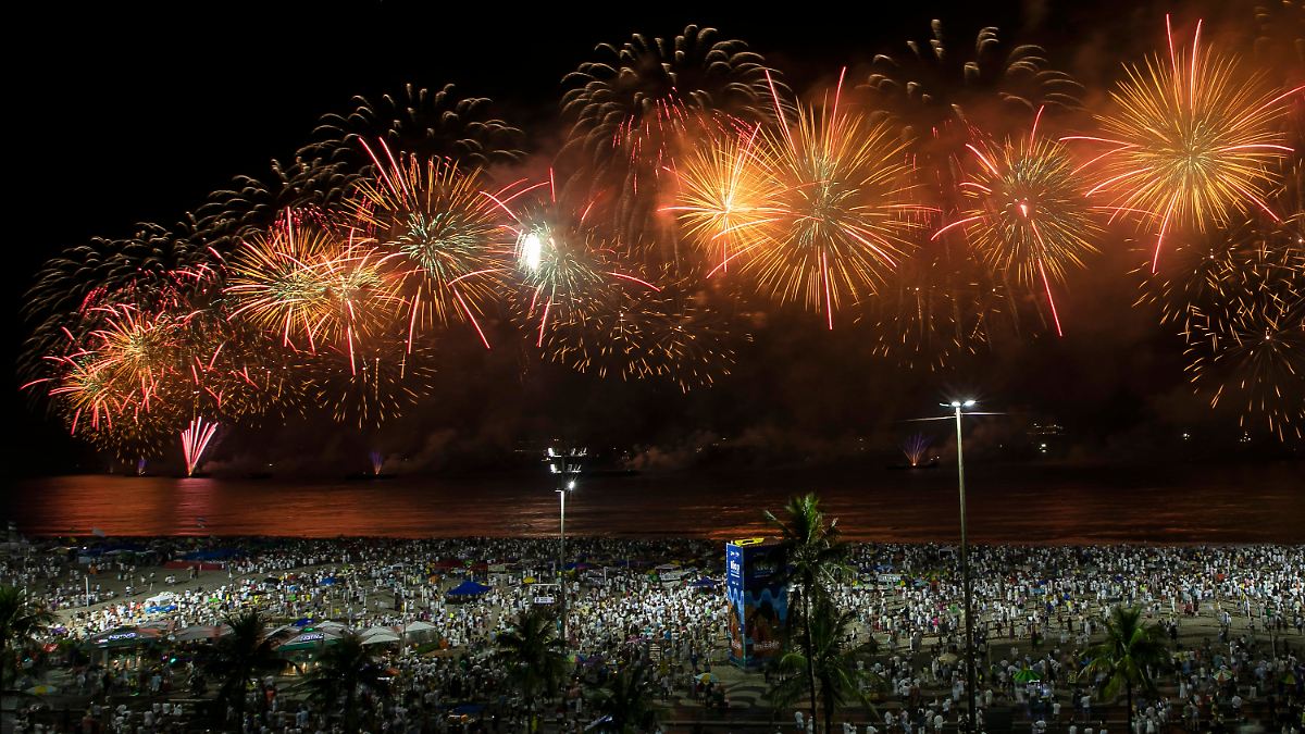 Rio de Janeiro: Berühmte Silvesterparty am Strand von Copacabana ...