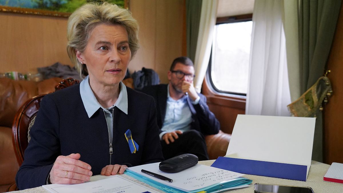 Treffen mit Selenskyj geplant: Von der Leyen erreicht Kiew mit dem Zug - n-tv.de