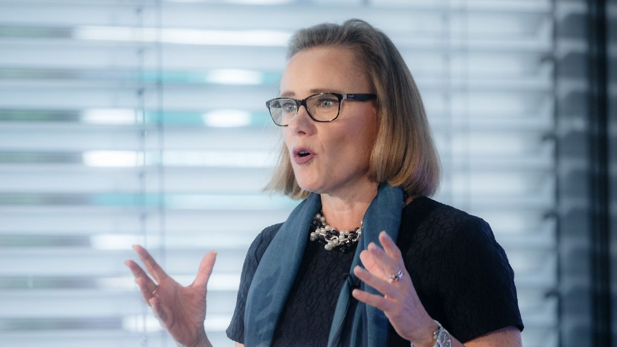 Neues Gesetz zeigt Wirkung: Frauenanteil in Dax-Vorständen steigt - n-tv.de