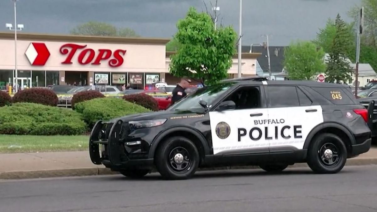 "Art militärischer Hinrichtung": Rassistischer Anschlag in Buffalo ...