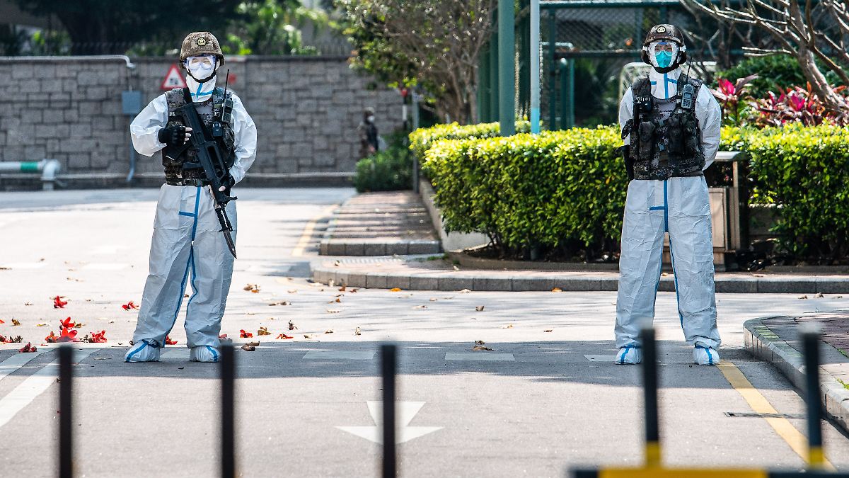 Der Tag: Hongkonger Polizei beendet Party von Triaden-Chef wegen Corona ...