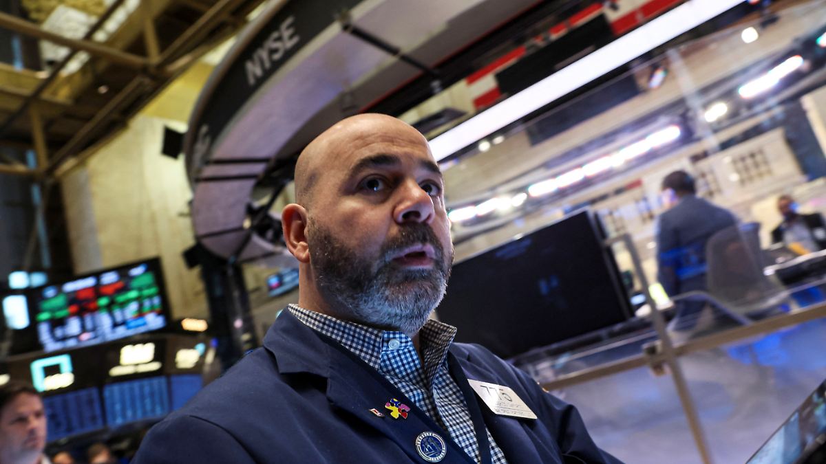 Dow Jones tritt auf der Stelle: Konjunkturdaten aus China bremsen US ...