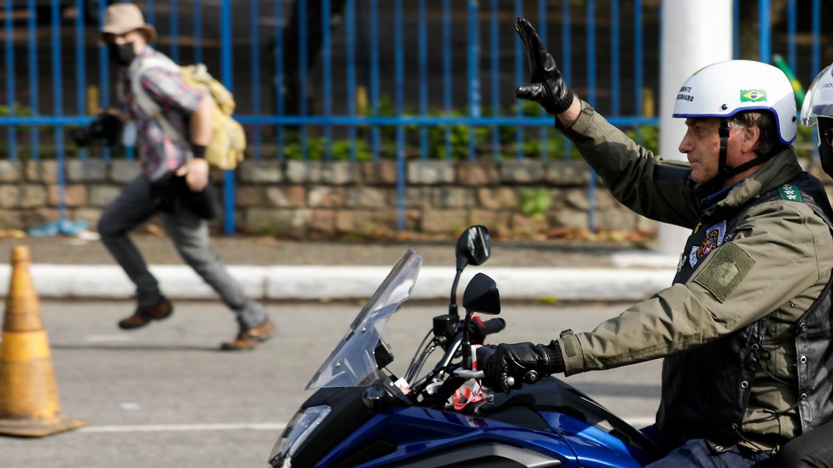 Der Tag: Bolsonaro fährt in USA mit Hunderten Anhängern Motorrad - n-tv.de