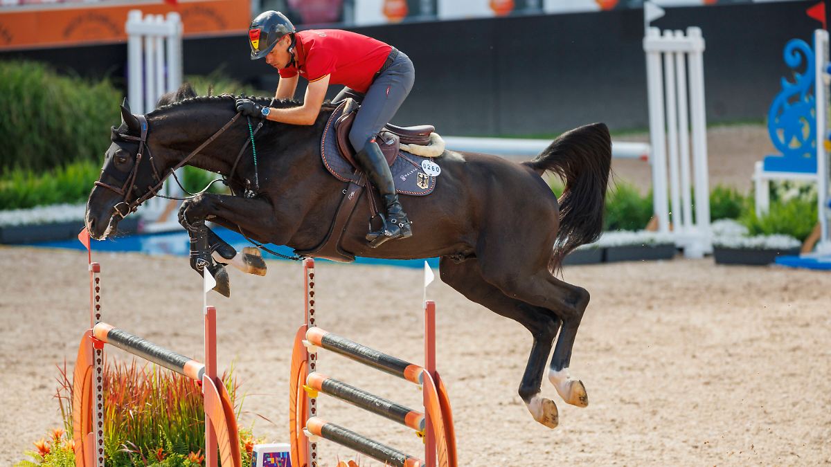 Der Sport-Tag: Springreiter reiten zum Start in die WM-Entscheidung ...