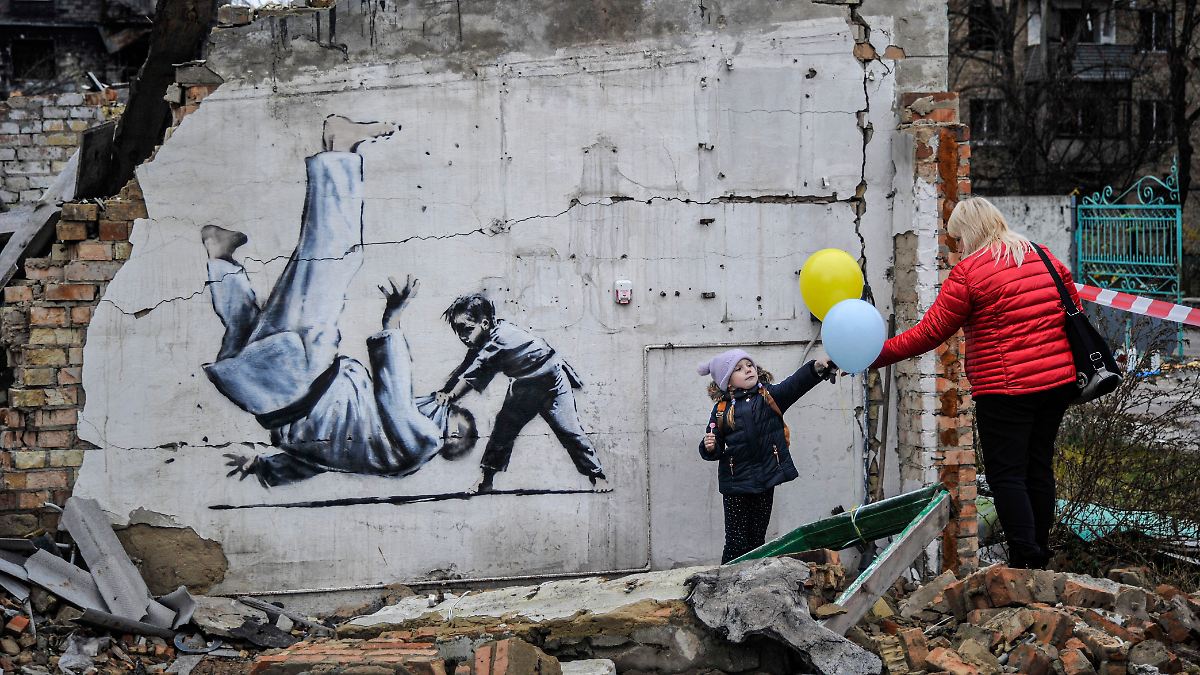 "Making-of" der Kunstwerke: Banksy gibt seltenen Einblick aus der ...