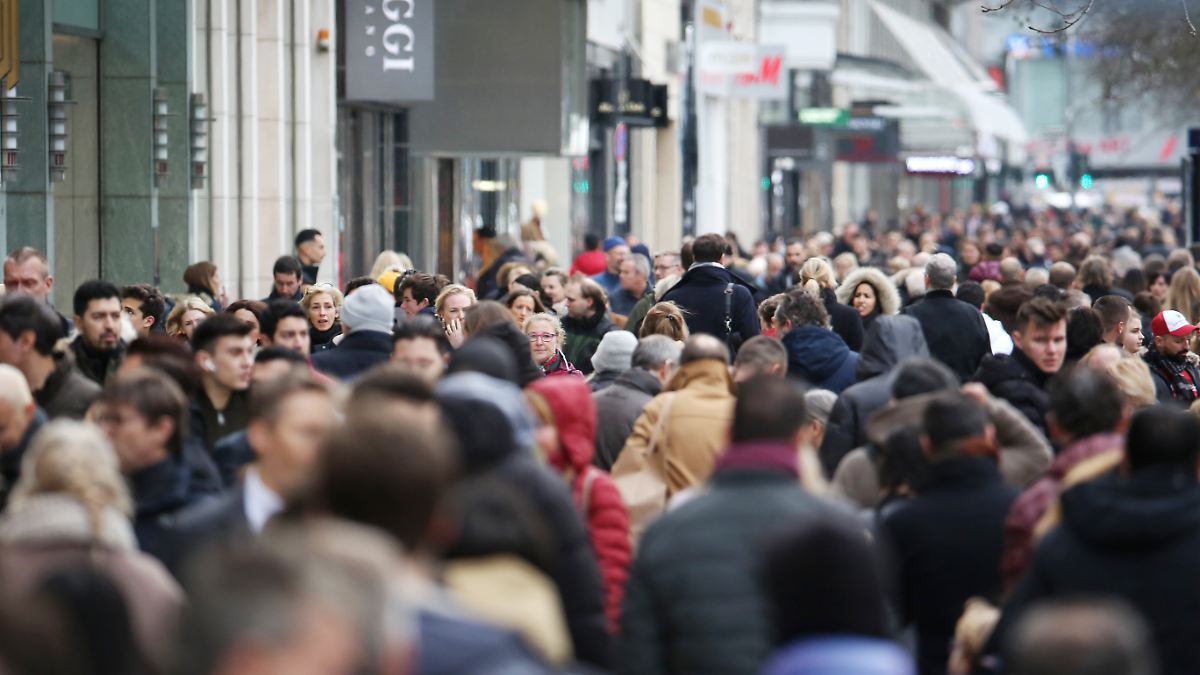 Zuwanderungsboom nach Europa: Szenario: Deutsche Bevölkerung wächst bis ...