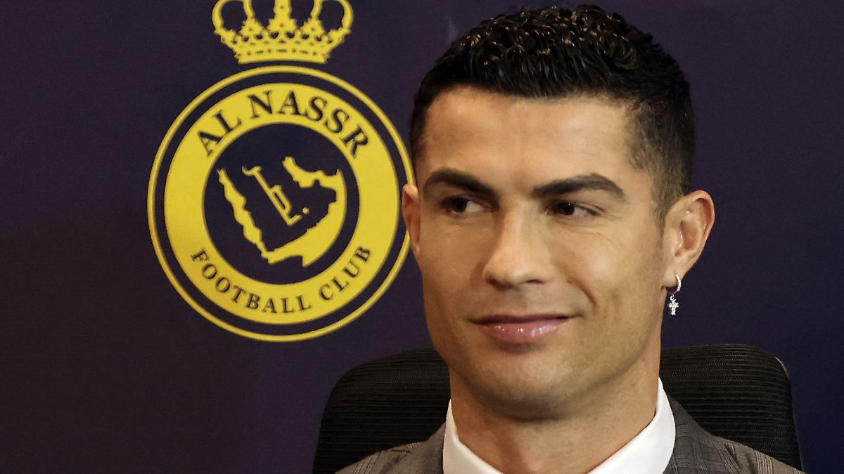 Skurrile Show: Ronaldo zelebriert seine Einzigartigkeit in Saudi ...