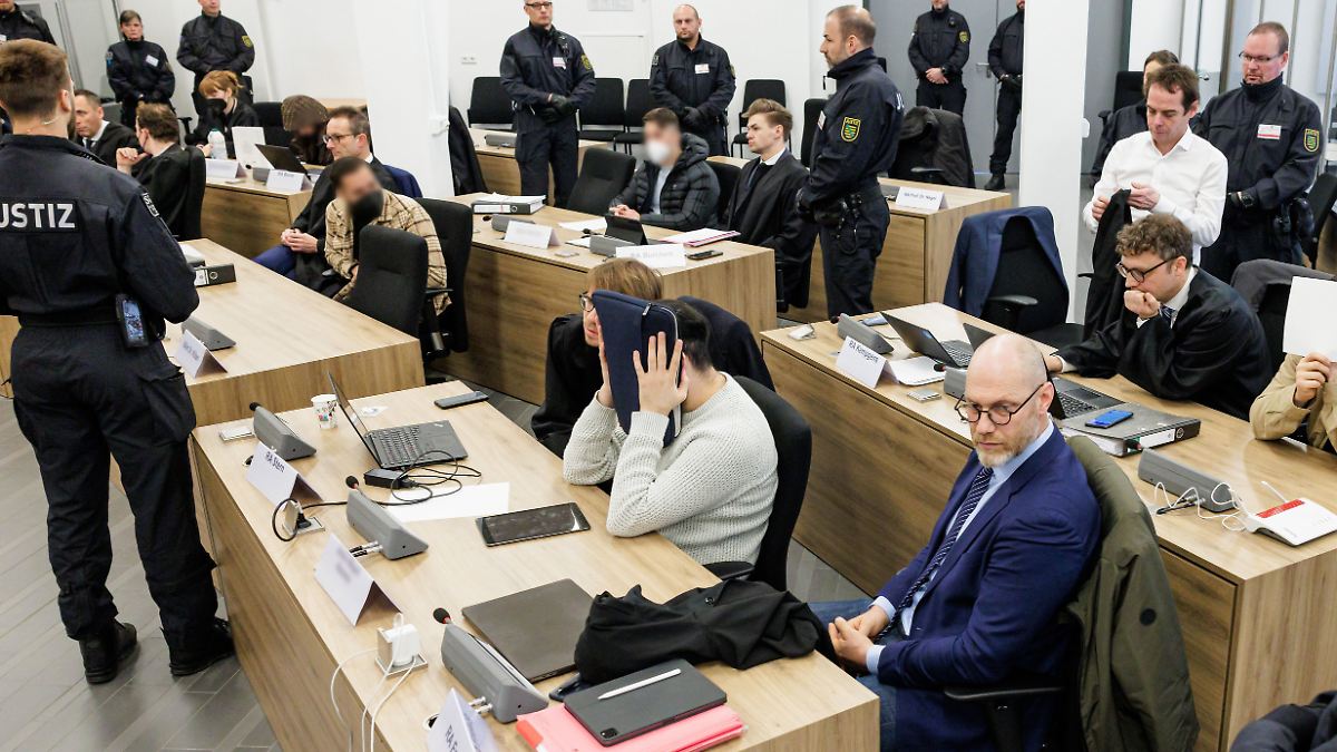 "Echtes Abenteuer": Remmo-Clan-Mitglieder gestehen Diebstahl aus Grünem ...