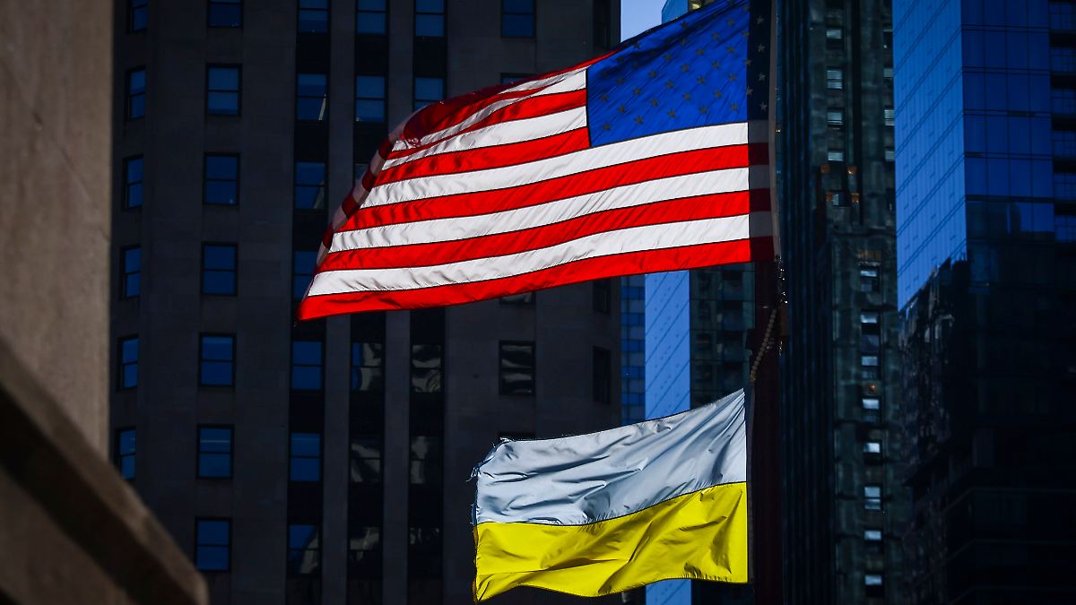 Neue Waffen zum Jahrestag: USA schnüren weiteres milliardenschweres ...