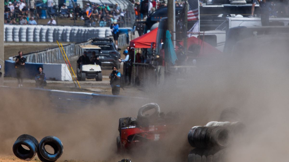 Lange Unterbrechung nötig: Spektakulärer Crash überschattet Start der ...