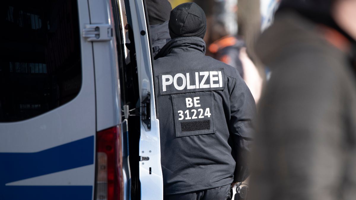 Blutiger Streit in Berlin: 61-Jähriger nach Handgranaten-Angriff in Lebensgefahr - n-tv.de