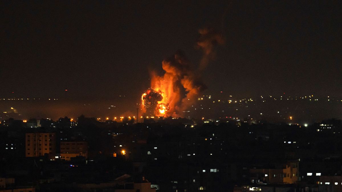 Nach Raketenbeschuss aus Libanon: Israel bombardiert Waffenfabriken in Gaza - n-tv.de