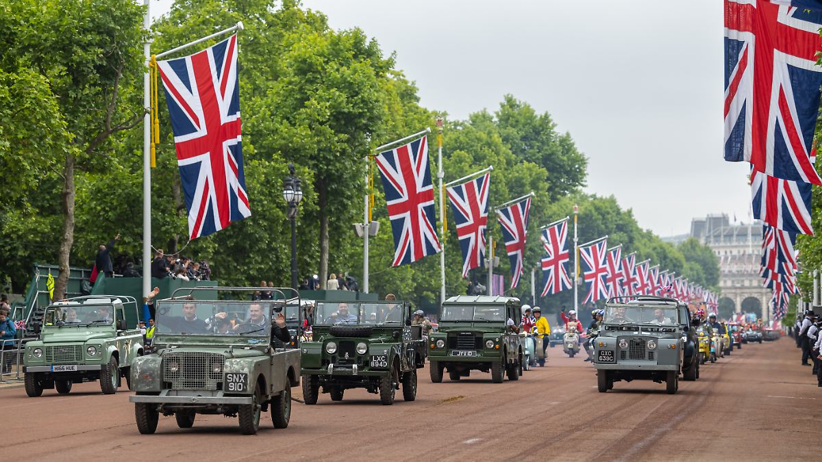 Allradler für Royals, Army, Film: Land Rover Defender - die britische ...