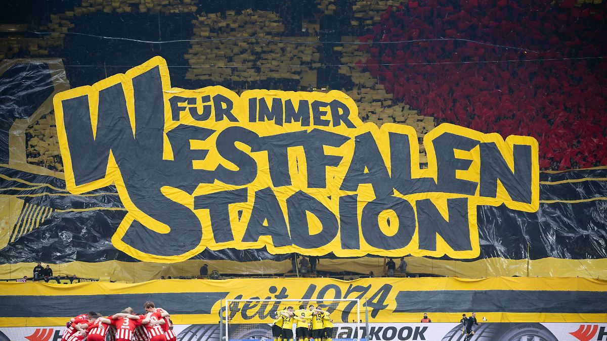 Sponsor heuert Security an: BVB-Fans verhöhnen Versicherungsboss im ...