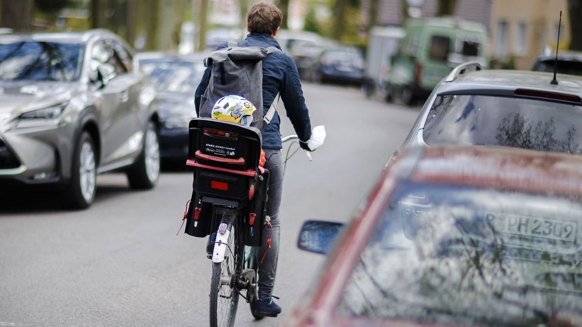 Vor- und Nachteile der Optionen: So transportiert man Kinder sicher mit ...
