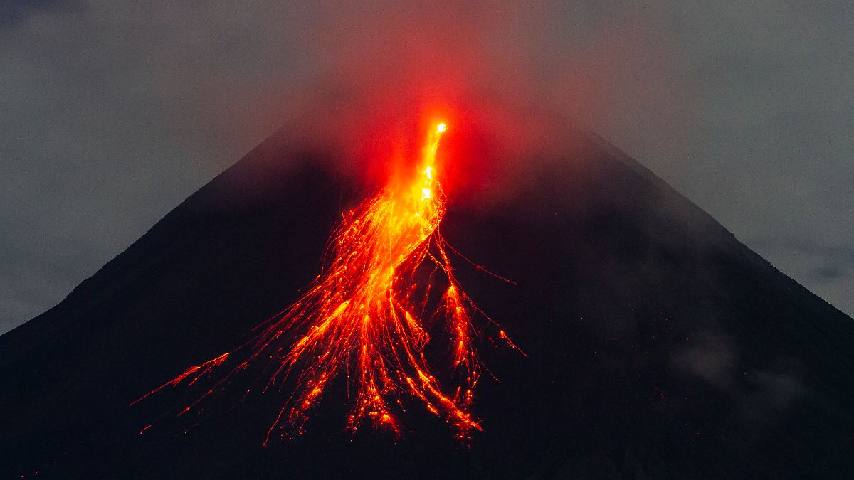 Der Tag: Merapi spuckt Lava und auch die Erde bebt - n-tv.de