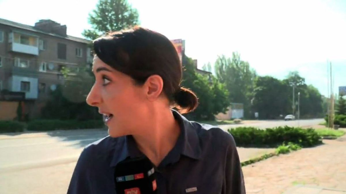 "Hier knallt's gerade": ntv-Reporterin muss Schalte aus der Ukraine ...