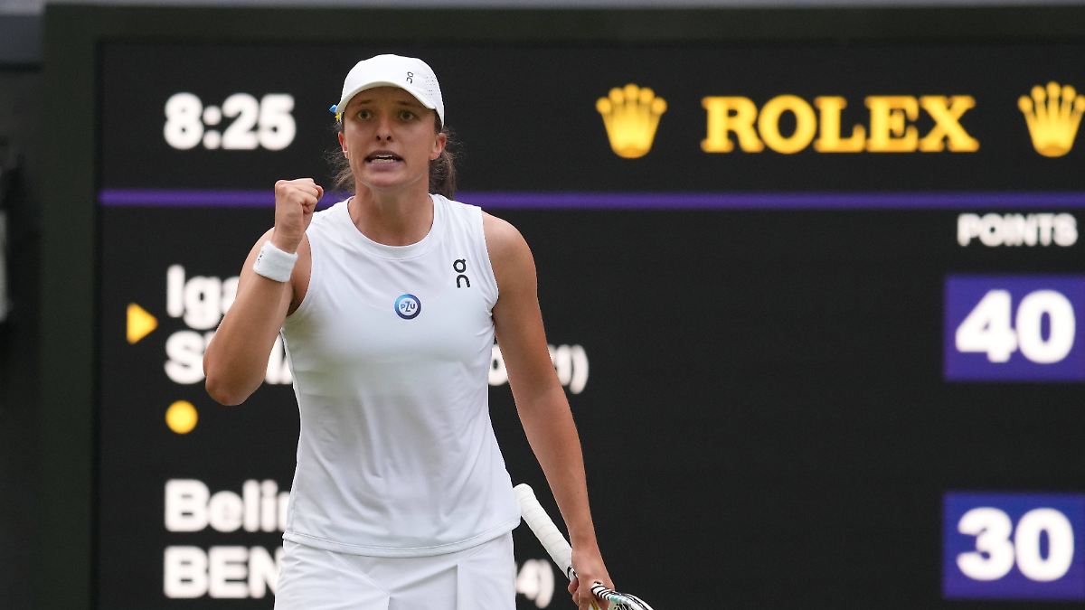 Achtelfinals in Wimbledon: Swiatek weiter, Djokovic-Match unterbrochen ...