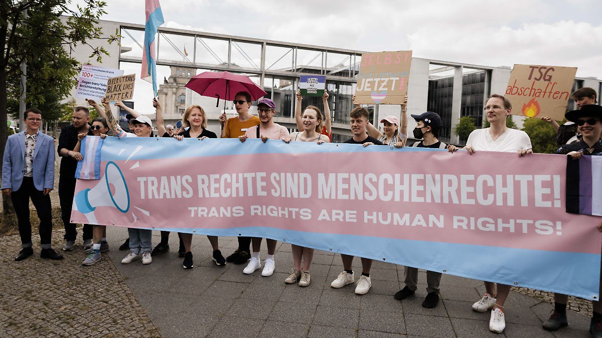 Regelung für Transpersonen: Das steckt hinter dem Selbstbestimmungsgesetz - n-tv.de