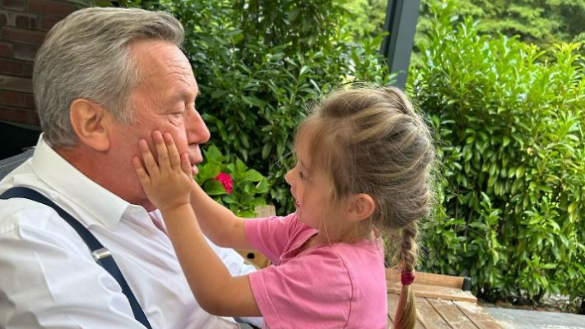 Schnappschüsse der Enkel: Roland Kaiser öffnet das Familienalbum - n-tv.de