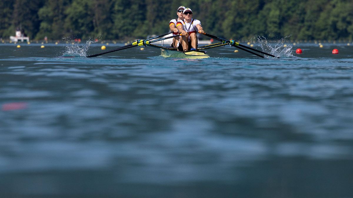 Achter zittert um Olympia-Ticket: Deutsche Ruderer kentern im WM ...