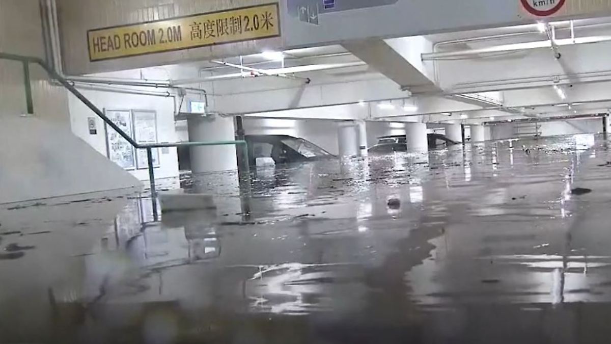 Tropensturm verwüstet Metropole: Jahrhundertregen flutet Hongkong - Tausende evakuiert - n-tv.de