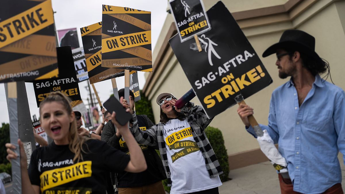 Blockade in Hollywood löst sich: Autoren beenden Streik - Schauspieler machen weiter - n-tv.de