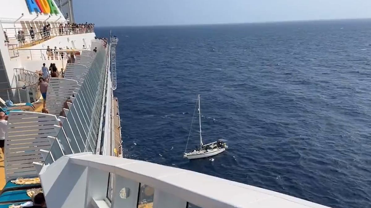 Boot dockt an Kreuzfahrtschiff an: AIDA-Besatzung hilft Dutzenden ...
