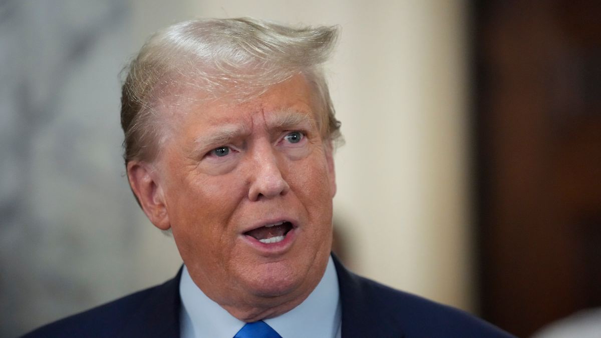 Der Tag: Bericht: Dutzende Menschen erfahren von Trumps Atom-Plauderei ...