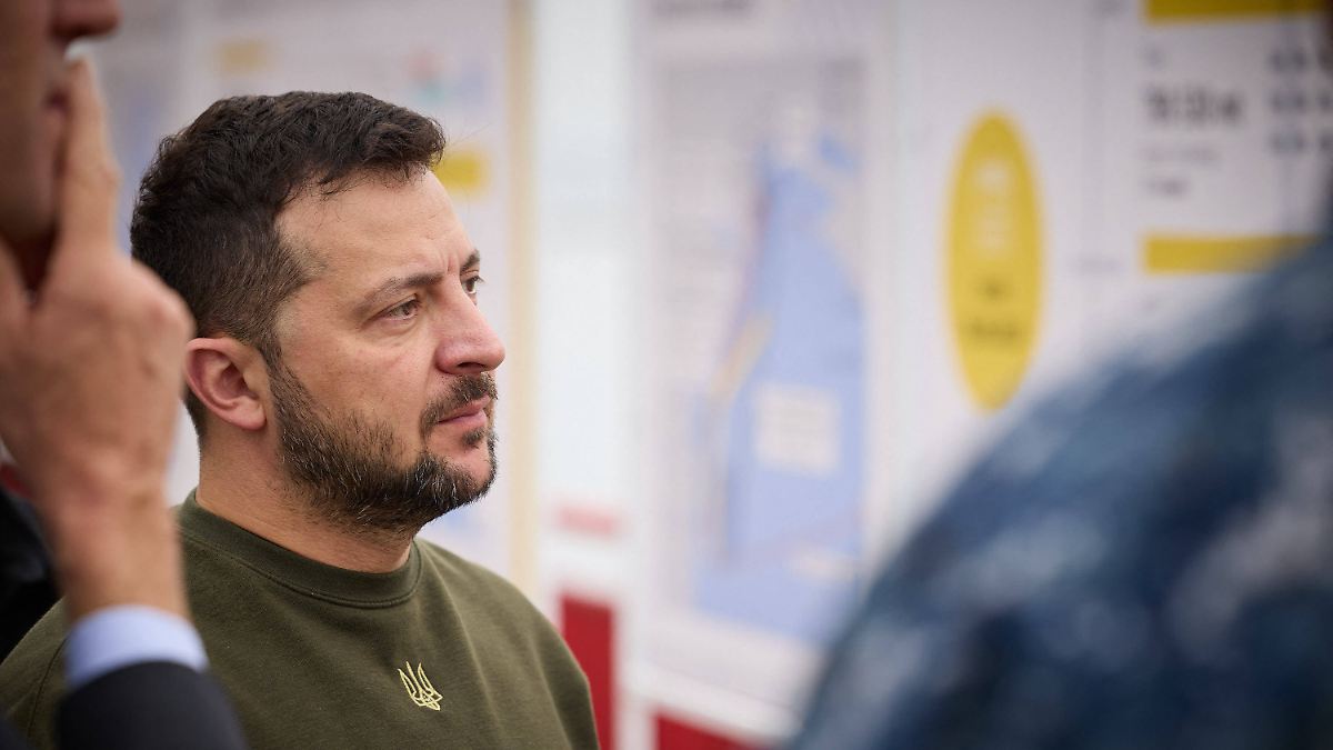 USA lieferten heimlich Raketen: Selenskyj zufrieden mit erstem Einsatz von ATACMS - n-tv.de