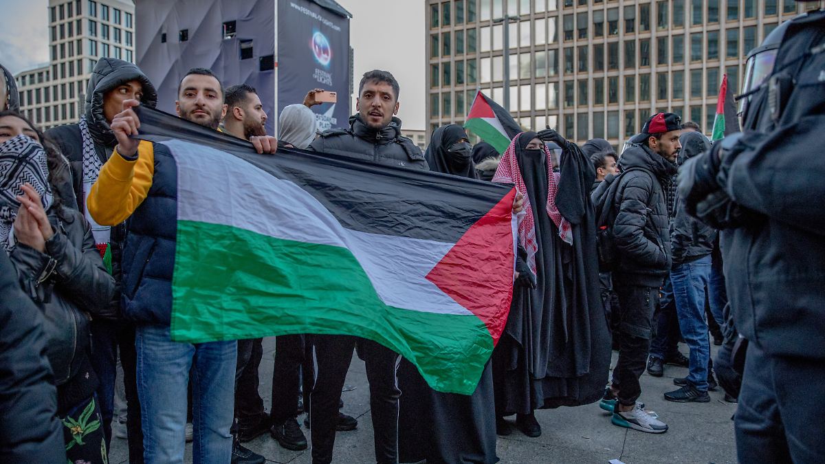 Der Tag: Berliner Polizei verbietet erneut palästinensische Demonstrationen - n-tv.de