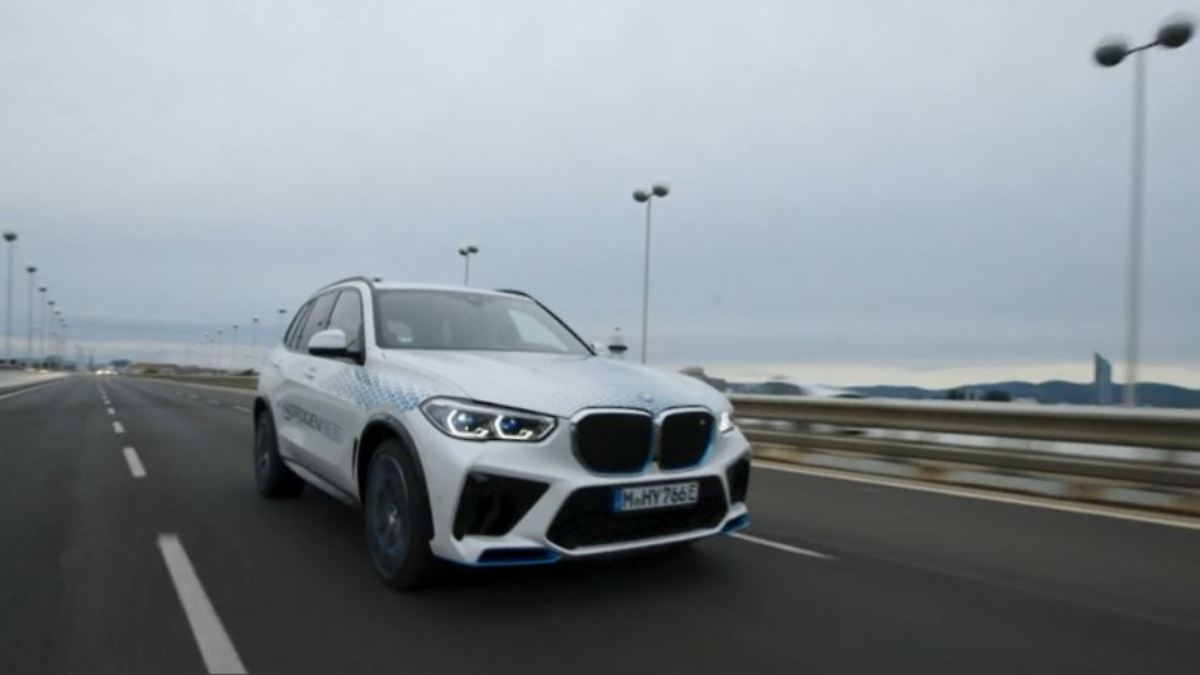 iX5 Hydrogen fährt weltweit Probe: BMW sieht in Wasserstoff-Autos "fehlendes Mosaik" - n-tv.de