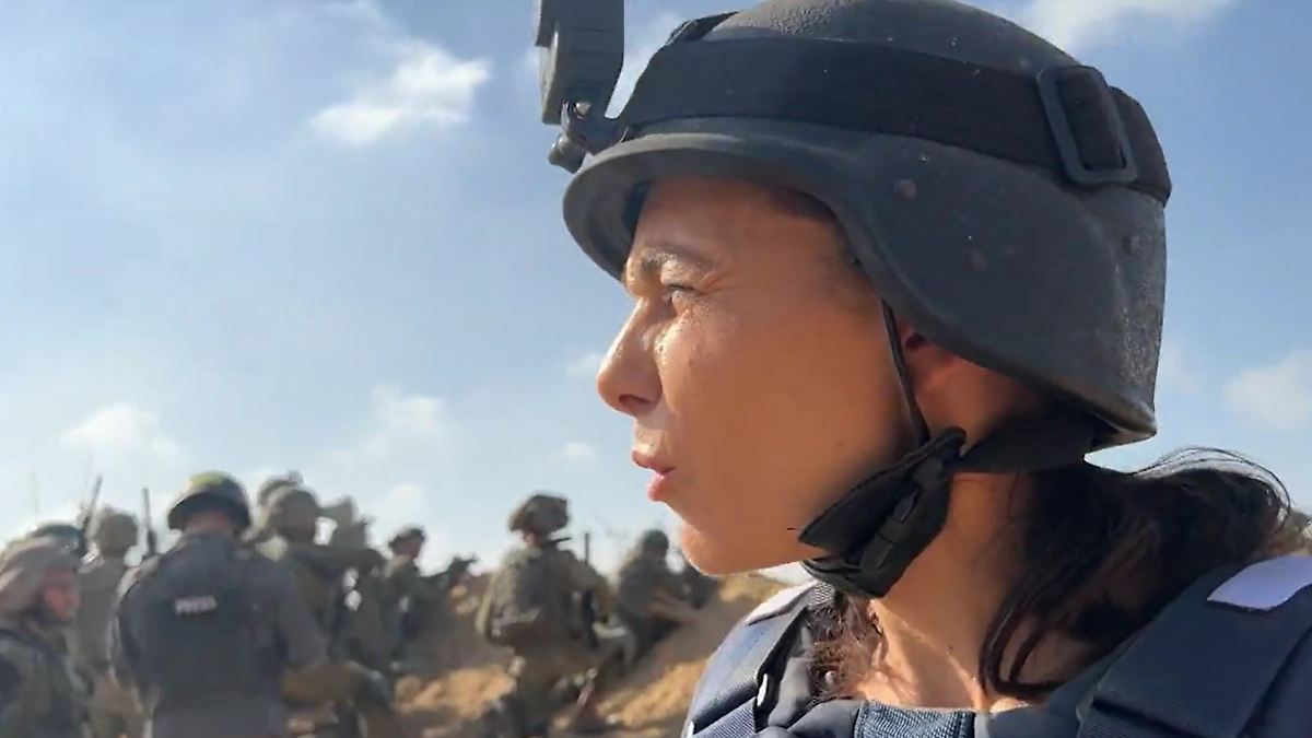 "So viel Zerstörung tut weh": Soldaten nehmen ntv-Reporterin mit in den ...