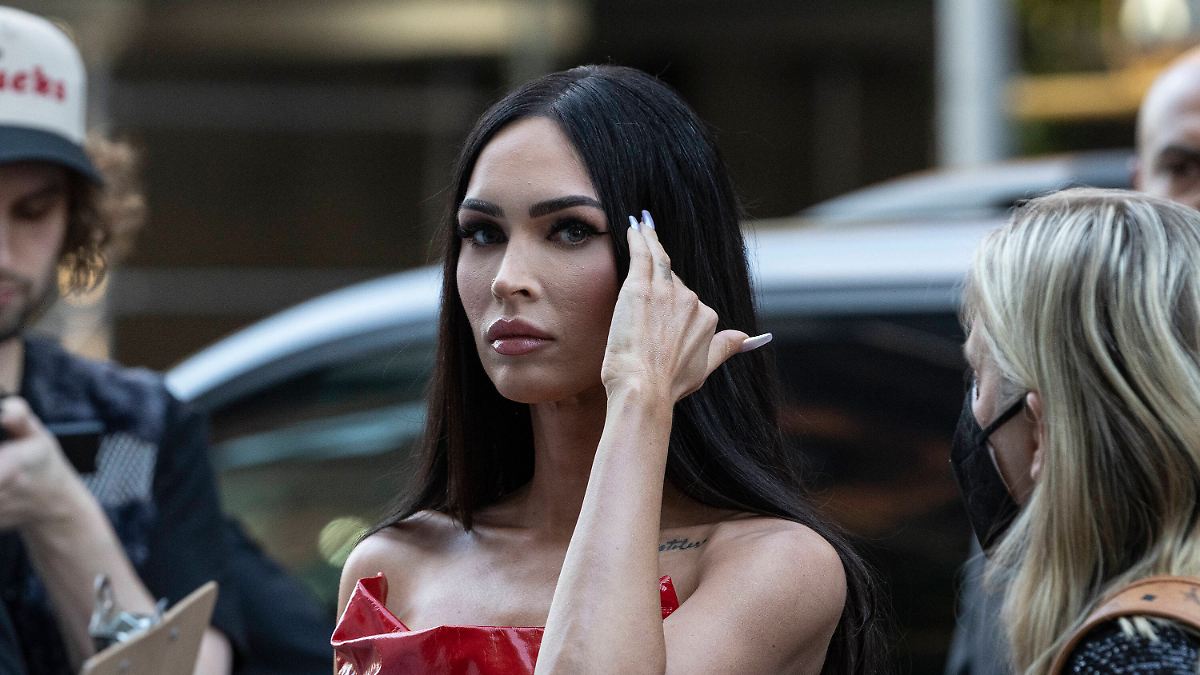 "Es ist mein ganzer Arm": Megan Fox trennt sich von weiterem Tattoo - n ...