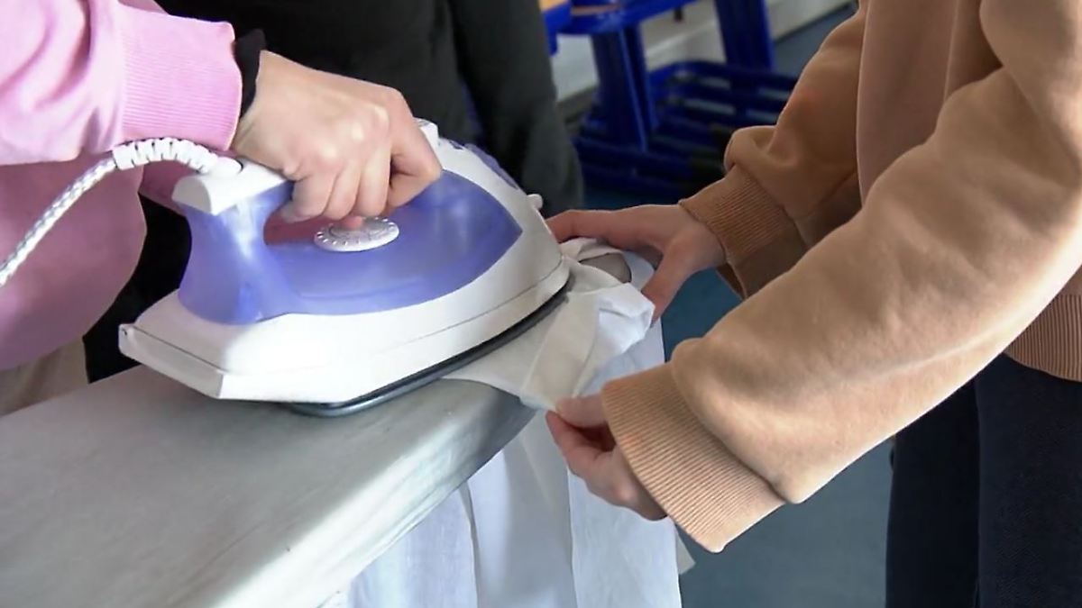 "Von Nachfrage überrannt": Extra-Fach lehrt Gymnasiasten Putzen, Bügeln ...