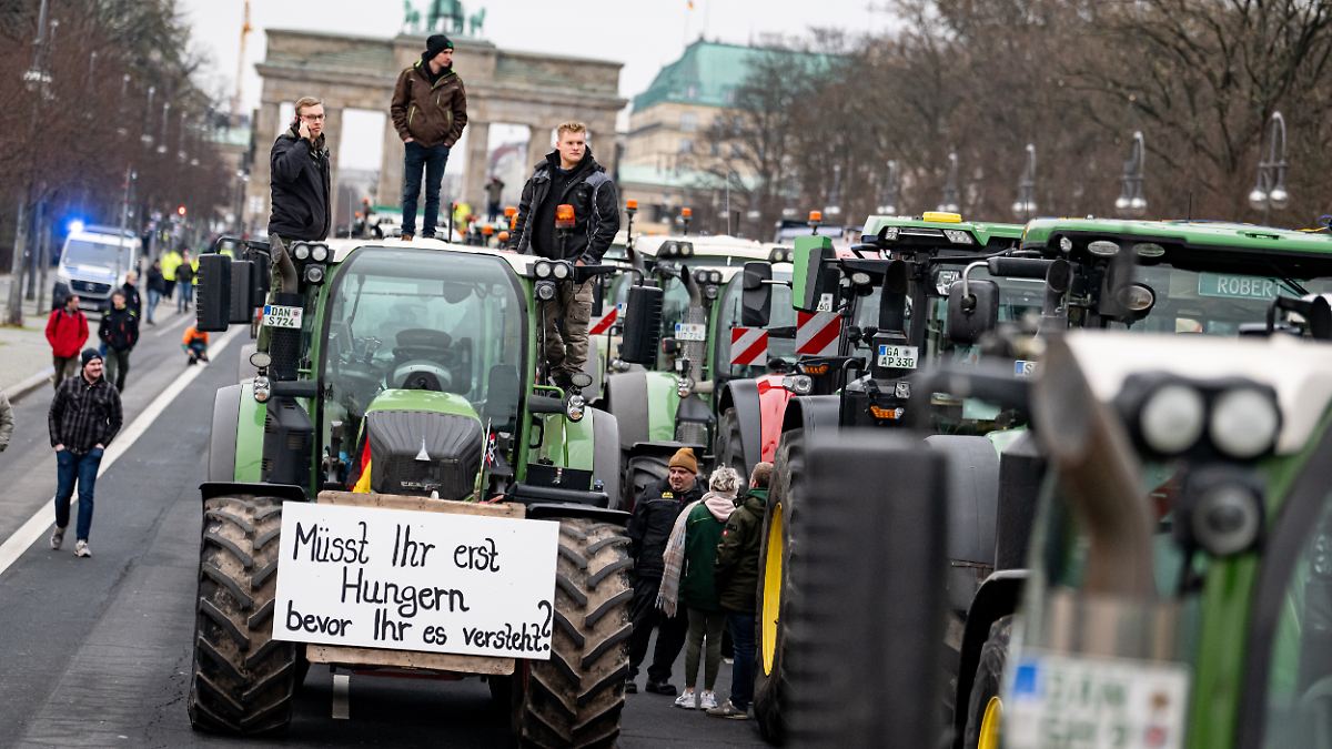 Zorn wegen Subventionswegfall: Landwirte machen ihrem Ärger in Berlin ...