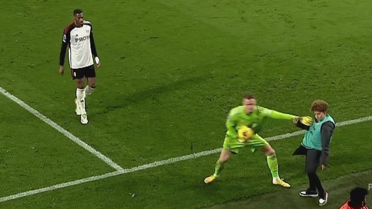 Boxing-Day-Aufreger in England: Leno legt sich mit Balljunge an, Klopp ...