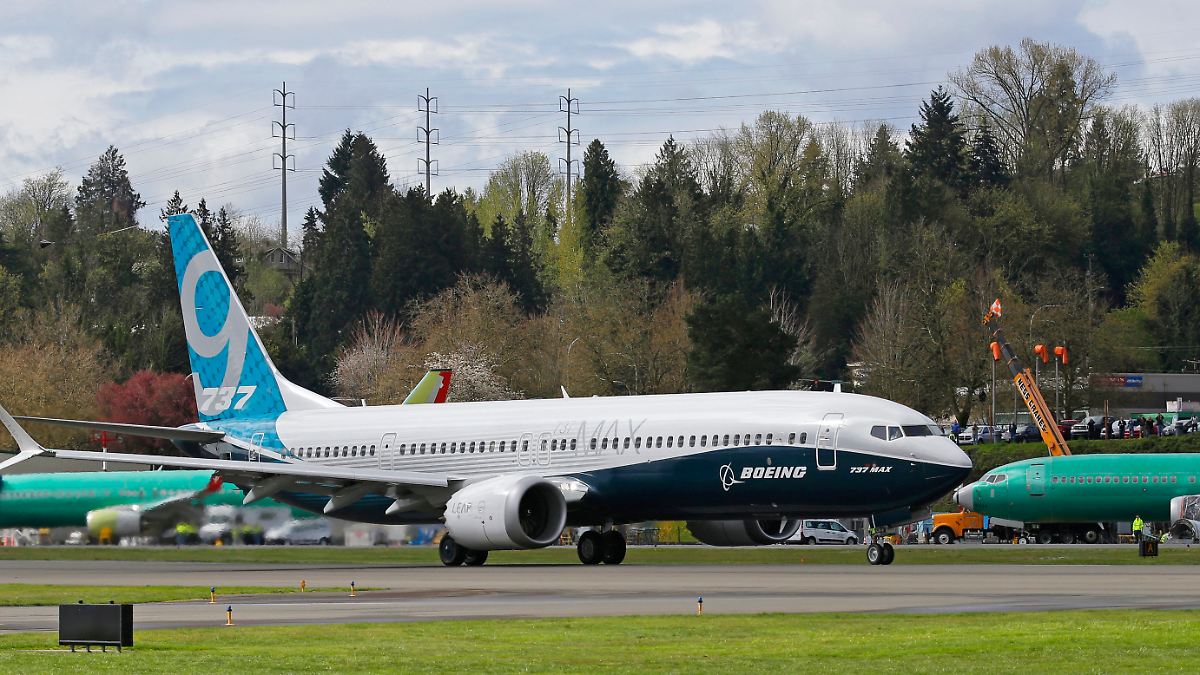 Behörde ordnet Flugverbot an: US-Airlines dürfen Boeing 737-9 MAX nicht mehr einsetzen - n-tv.de